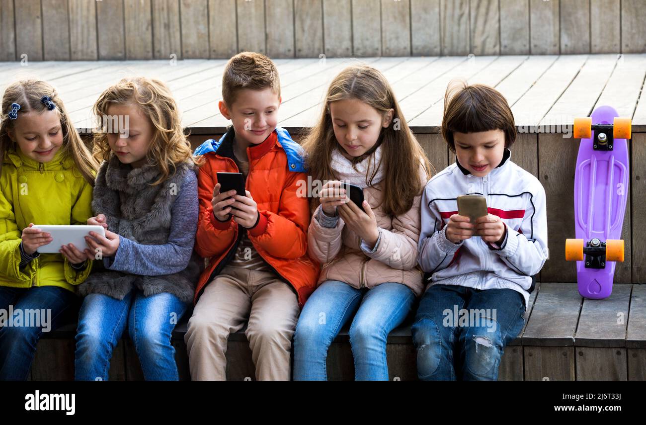 Children playing with mobile phones Stock Photo - Alamy