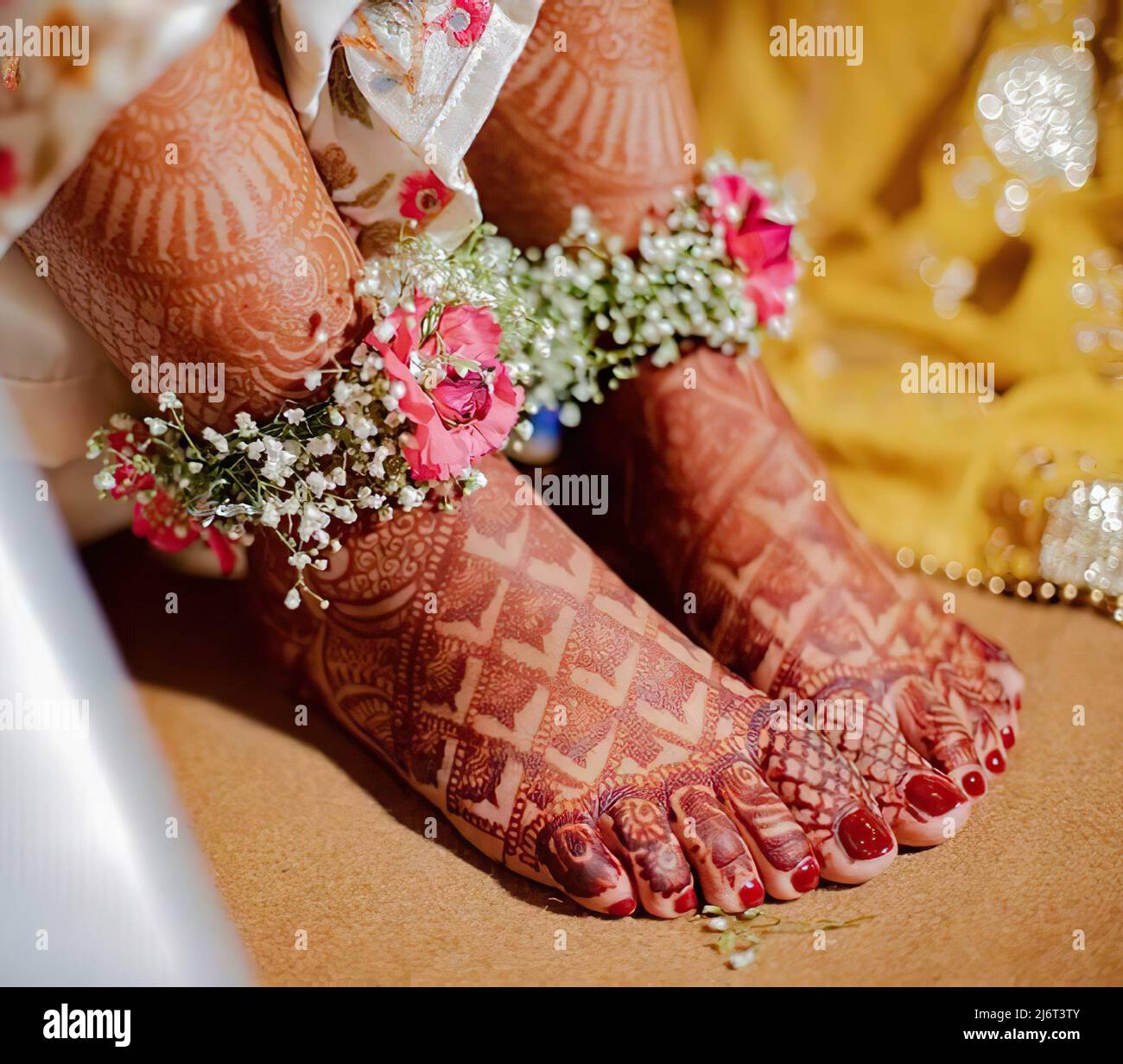 women feet decorated with Beautiful mehndi and anklets Stock Photo - Alamy