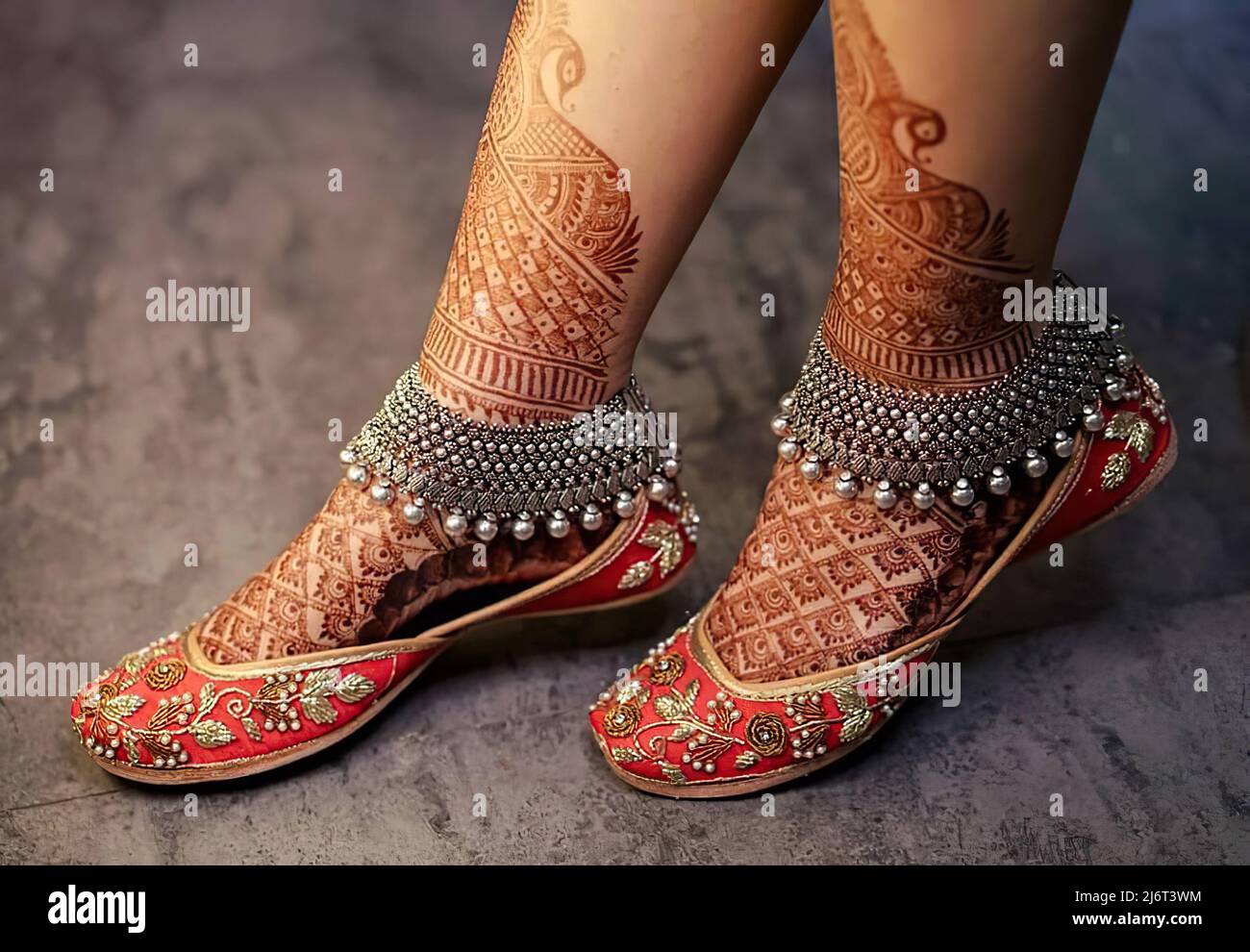 women feet decorated with Beautiful mehndi and anklets Stock Photo - Alamy