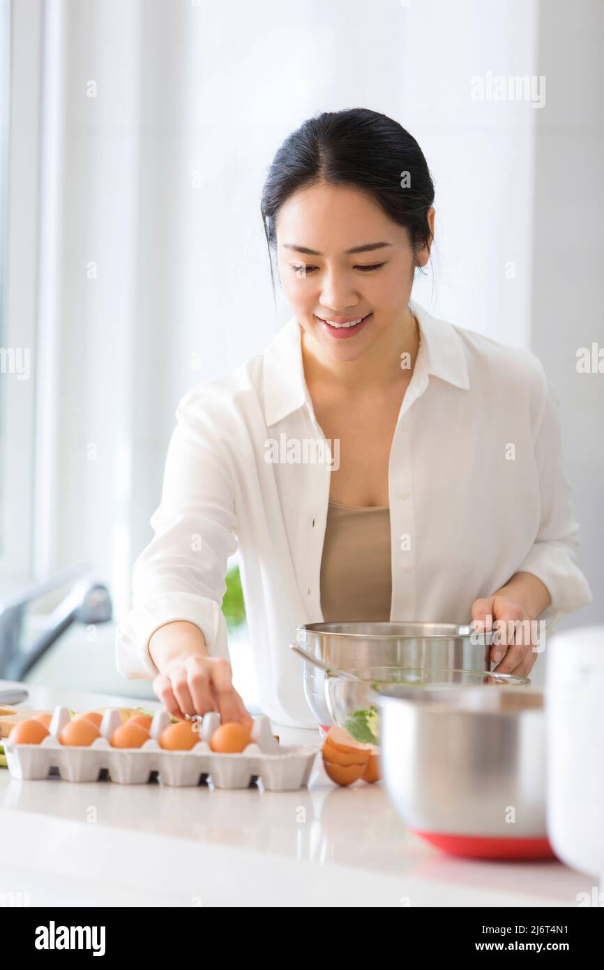 Kitchen routine hi-res stock photography and images - Alamy