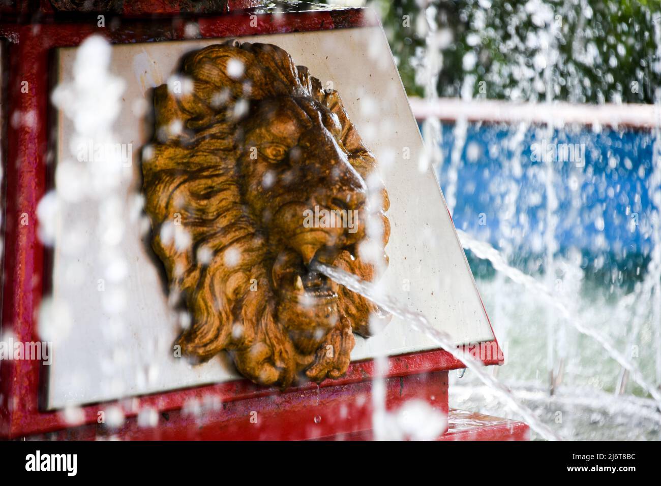 Lions head fountain water spouting Stock Photo - Alamy