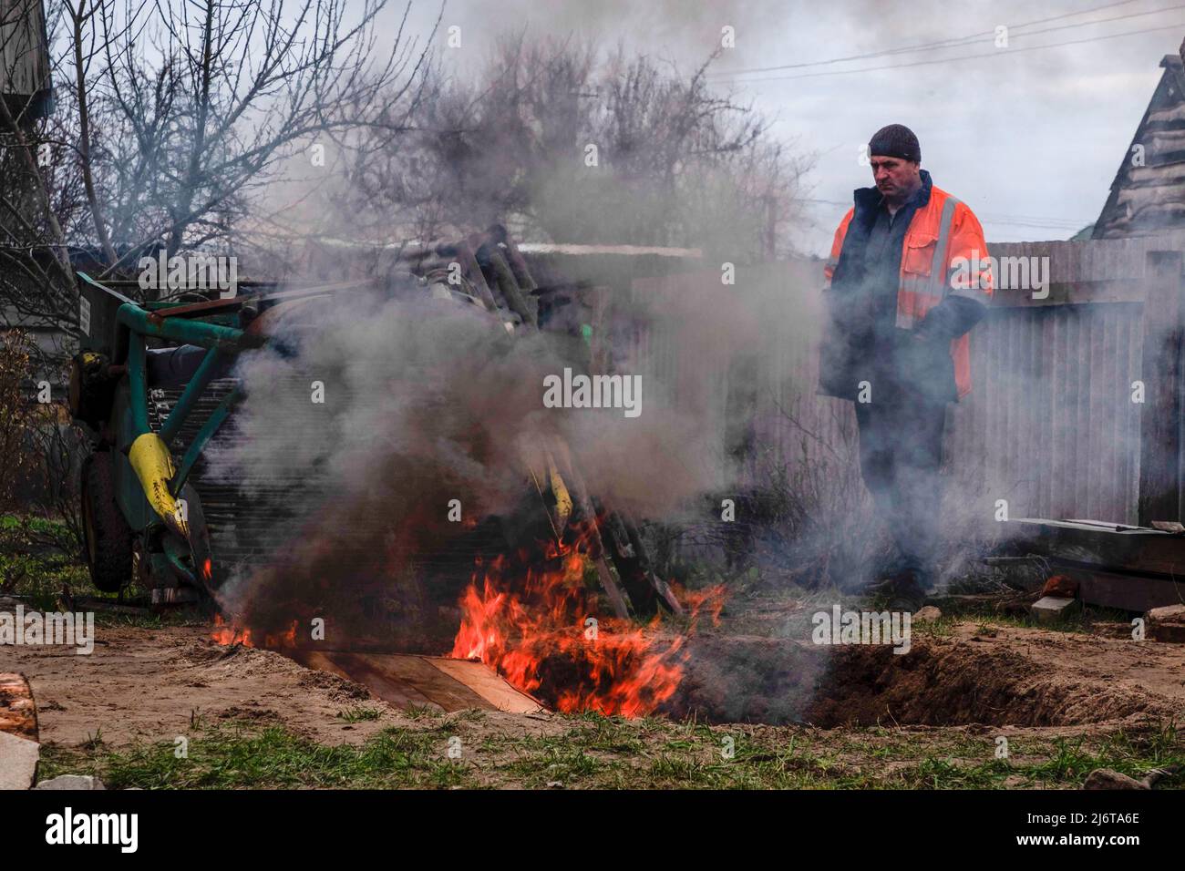 (EDITORS NOTE: Image depicts death)A man is seen burning the corpse in ...