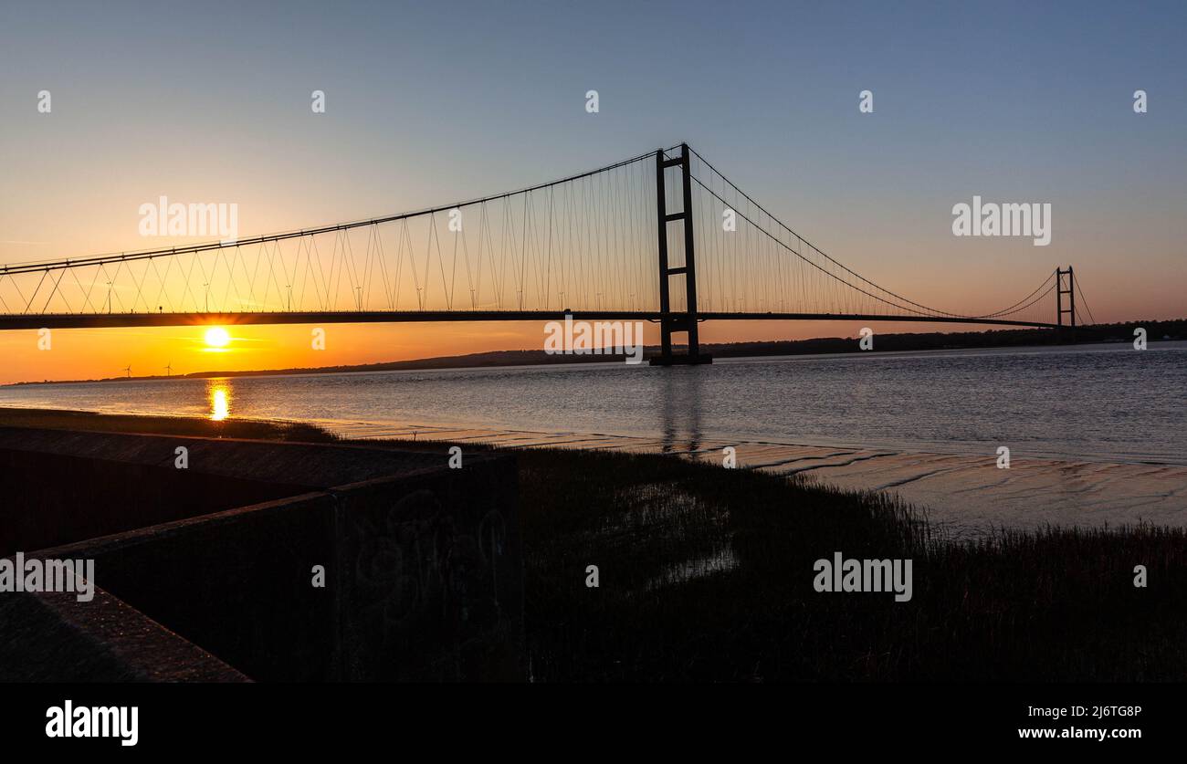 The Humber Bridge at sunset, Kingston upon Hull, East Riding of ...