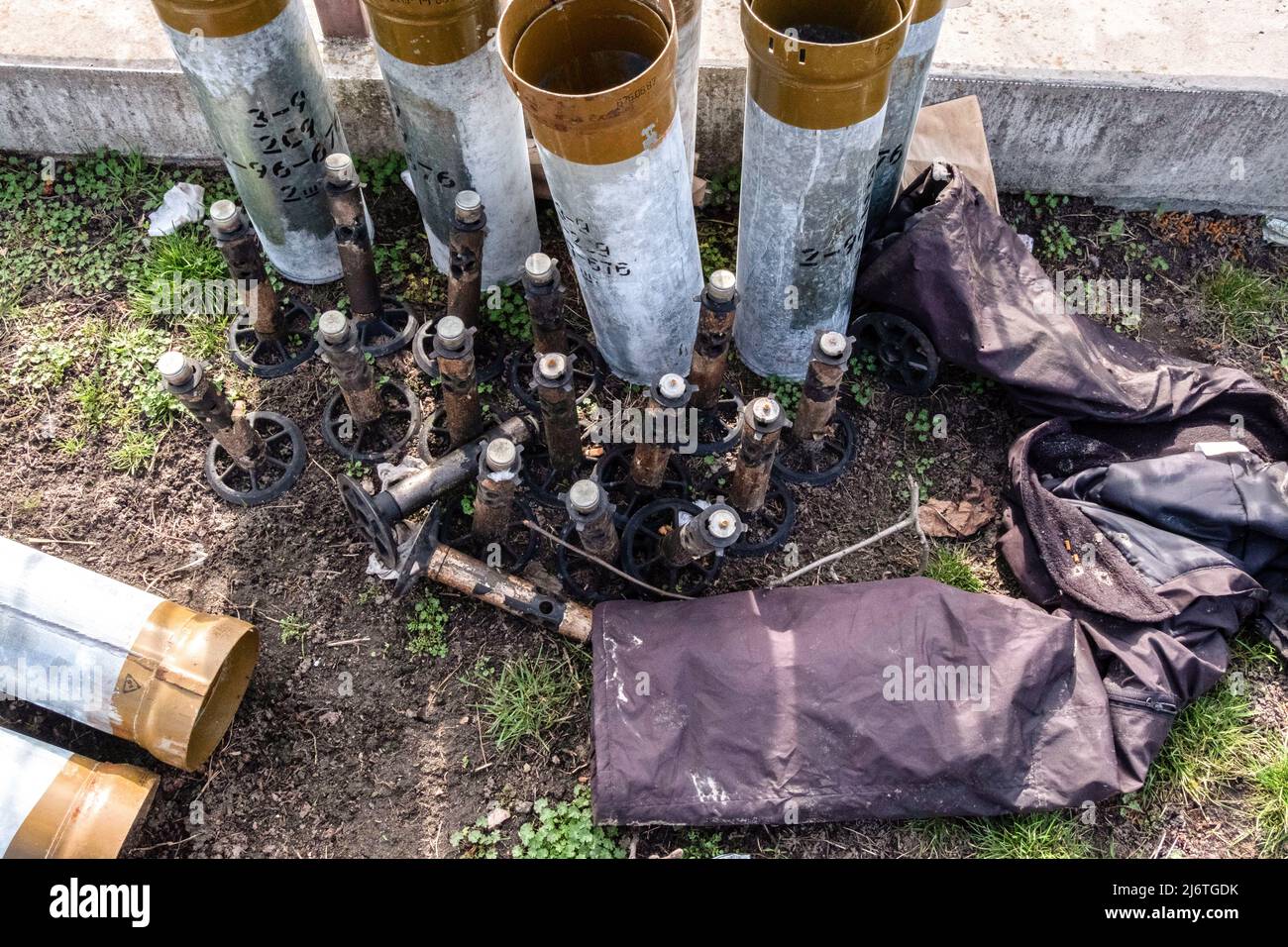 Russian artillery shells hi-res stock photography and images - Alamy