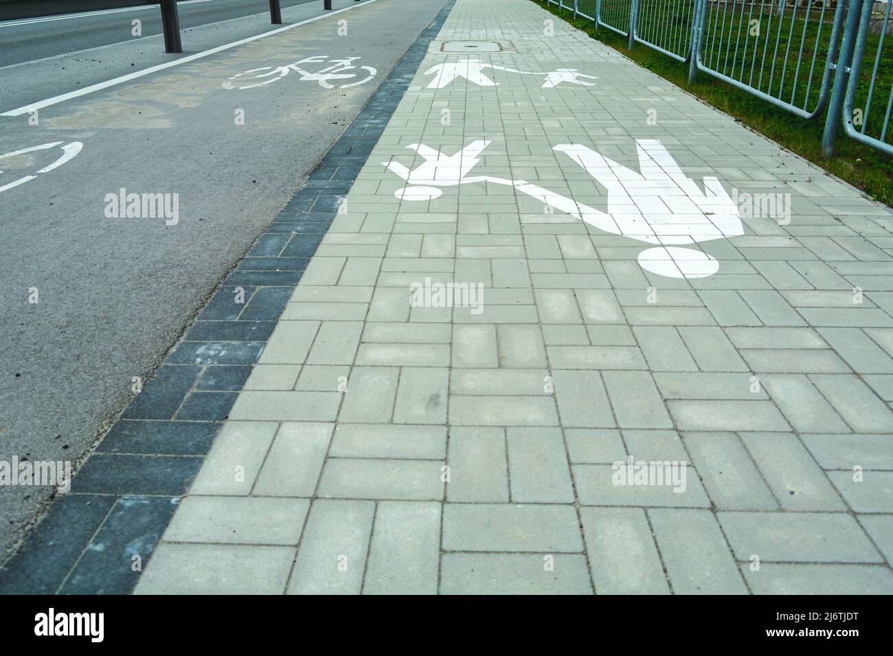 Bicycle traffic signs hi-res stock photography and images - Alamy