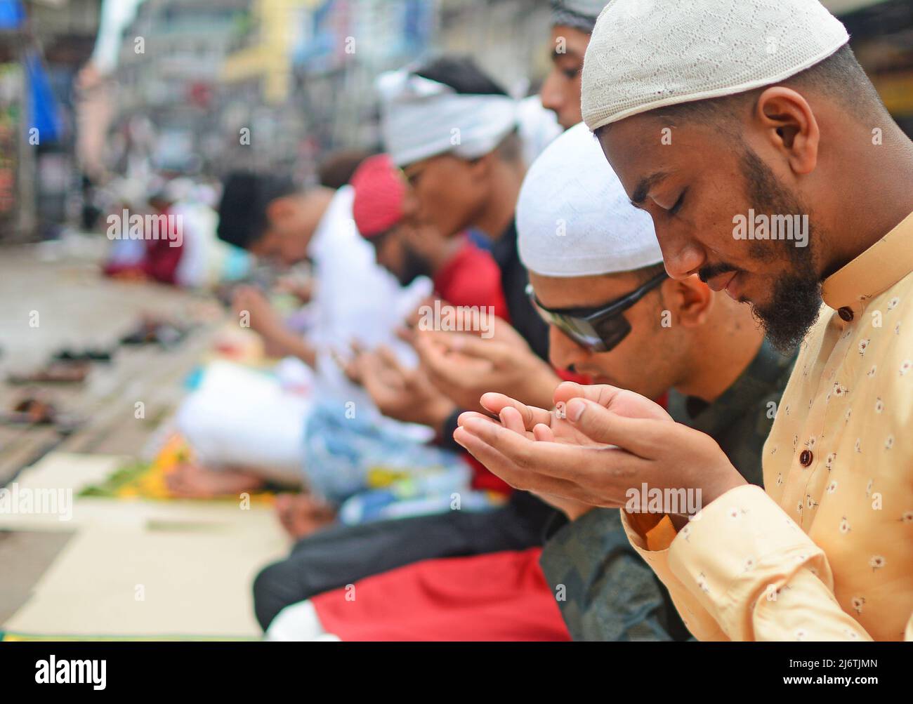 Muslims offer Eid al-Fitr prayers marking the end of the holy fasting ...