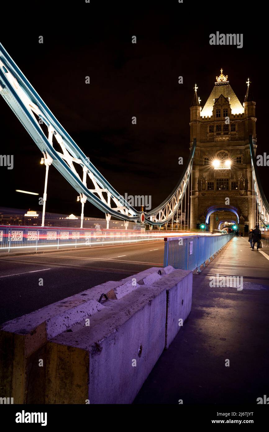 The London Tower Bridge at Night with light rays Stock Photo - Alamy