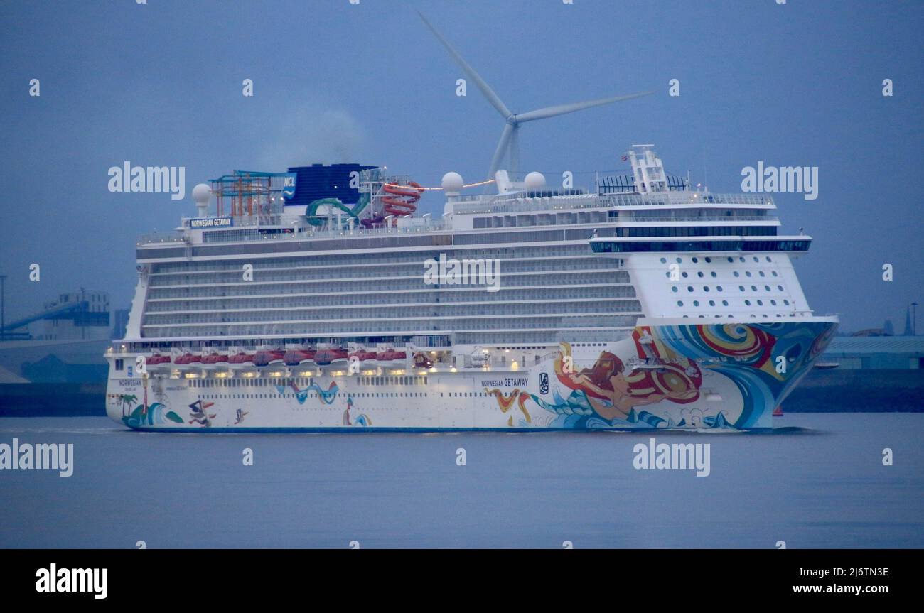 Cruises and navy Stock Photo - Alamy