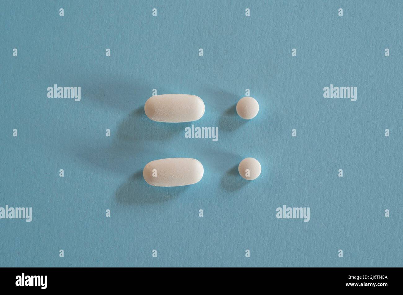 Blue antibiotic capsule pills hi-res stock photography and images - Alamy