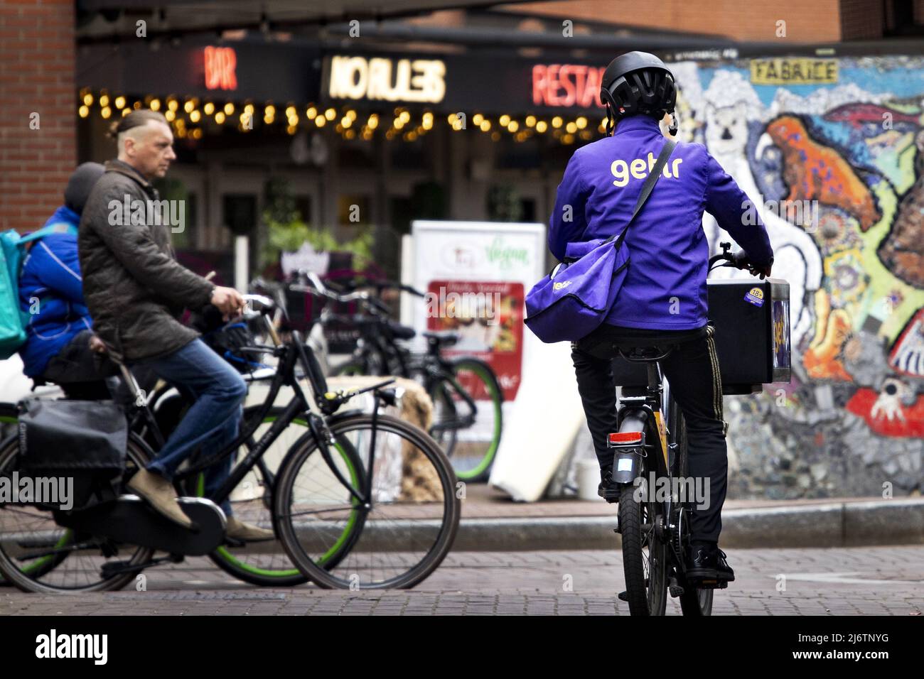2022-05-03 15:23:57 AMSTERDAM - A flash delivery person from flash ...