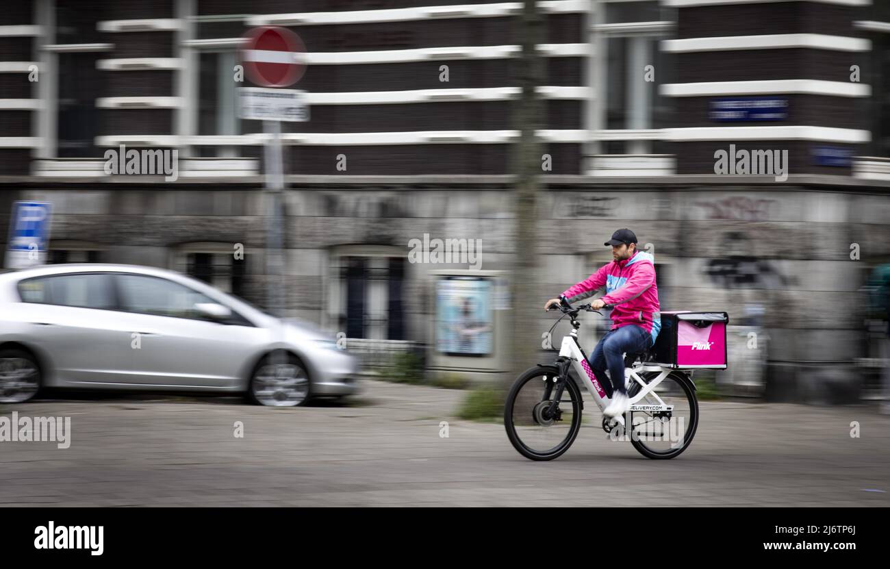 2022-05-03 15:52:44 AMSTERDAM - A flash delivery person from flash ...