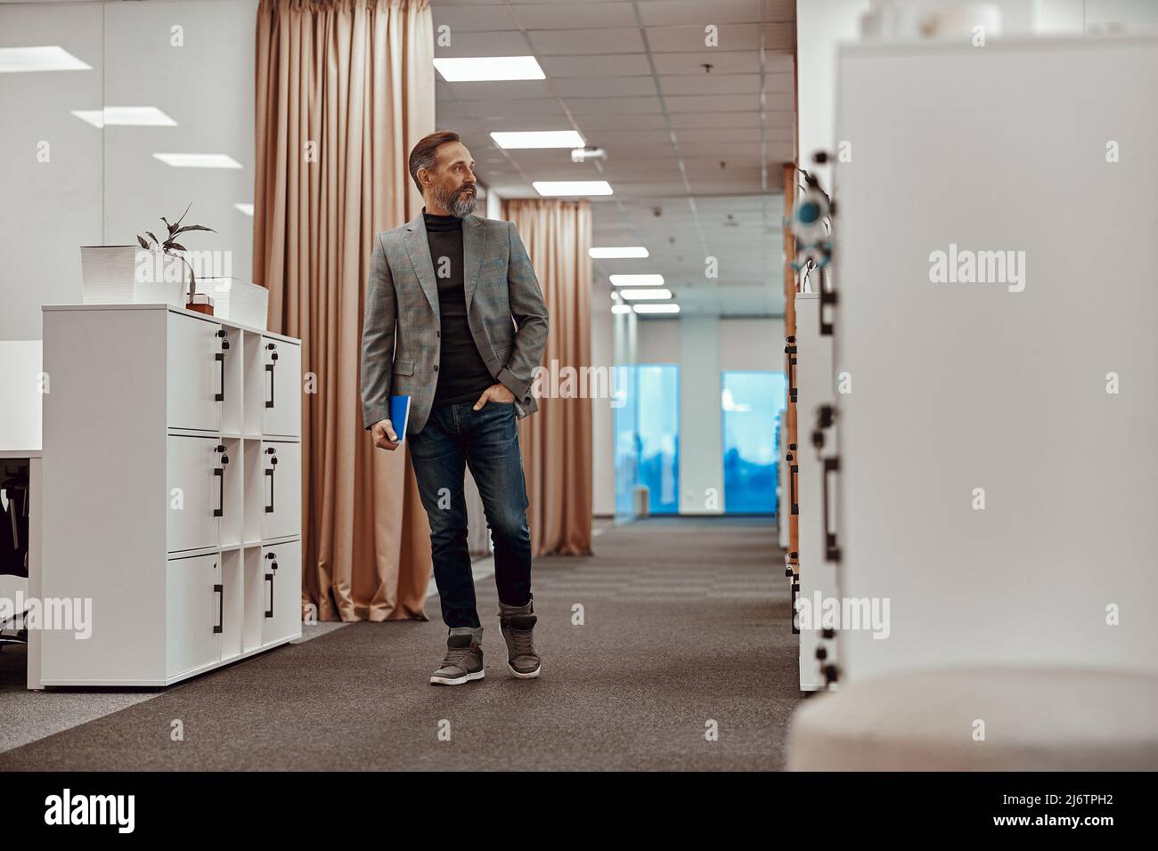Walking in office stand hi-res stock photography and images - Alamy
