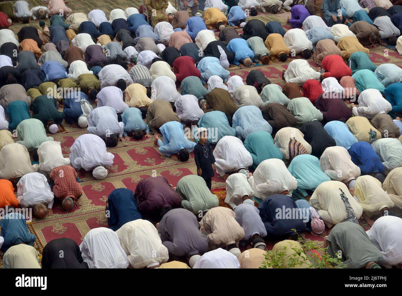 May 3, 2022, Lahore, Punjab, Pakistan: Pakistani Muslim devotees ...
