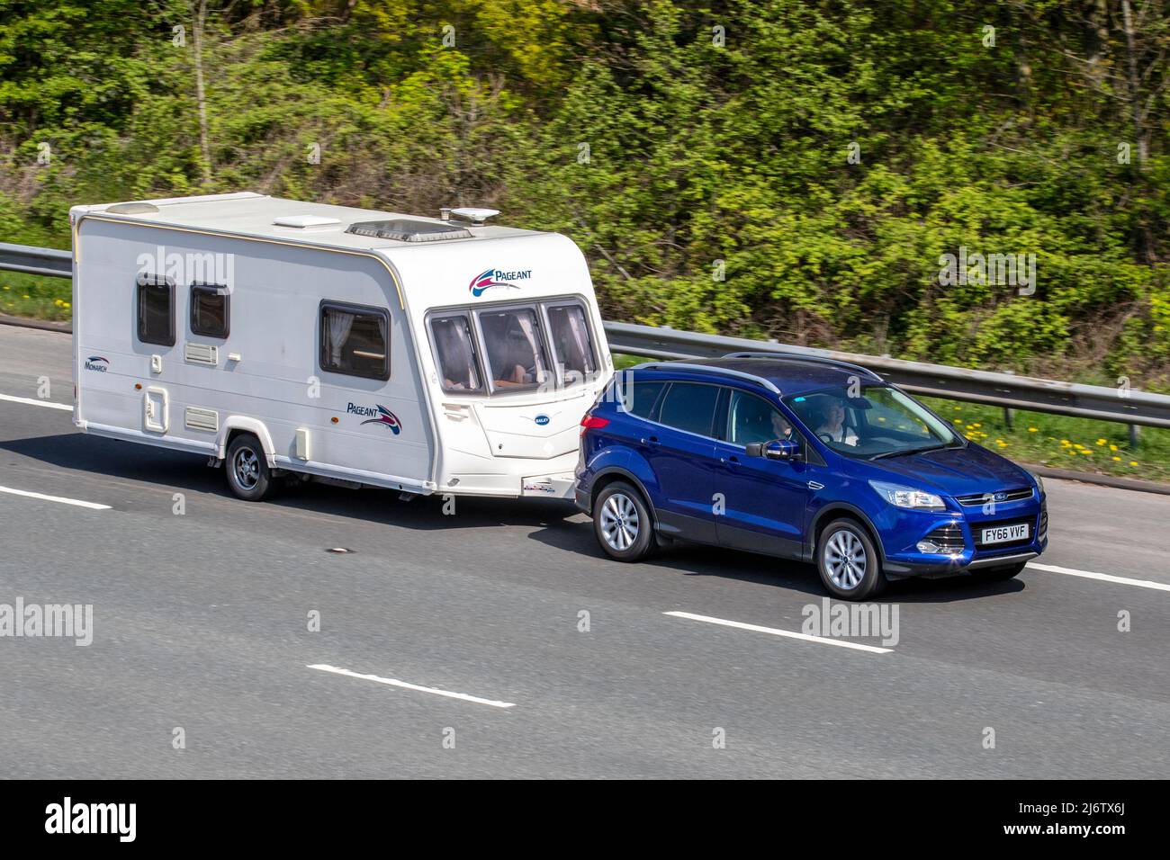 Motorhome tow cars hi-res stock photography and images - Alamy