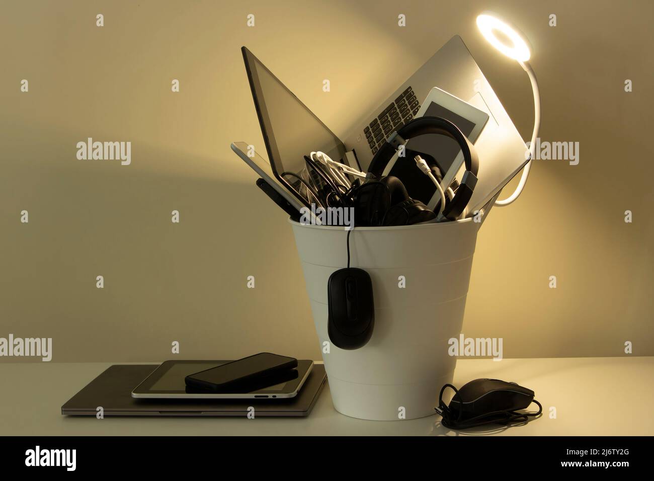 Discarded home electronics hi-res stock photography and images - Alamy