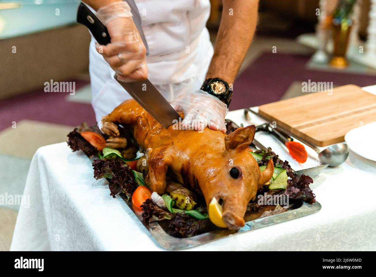 Roast pig. Roasted piglet with vegetables on platter Stock Photo - Alamy