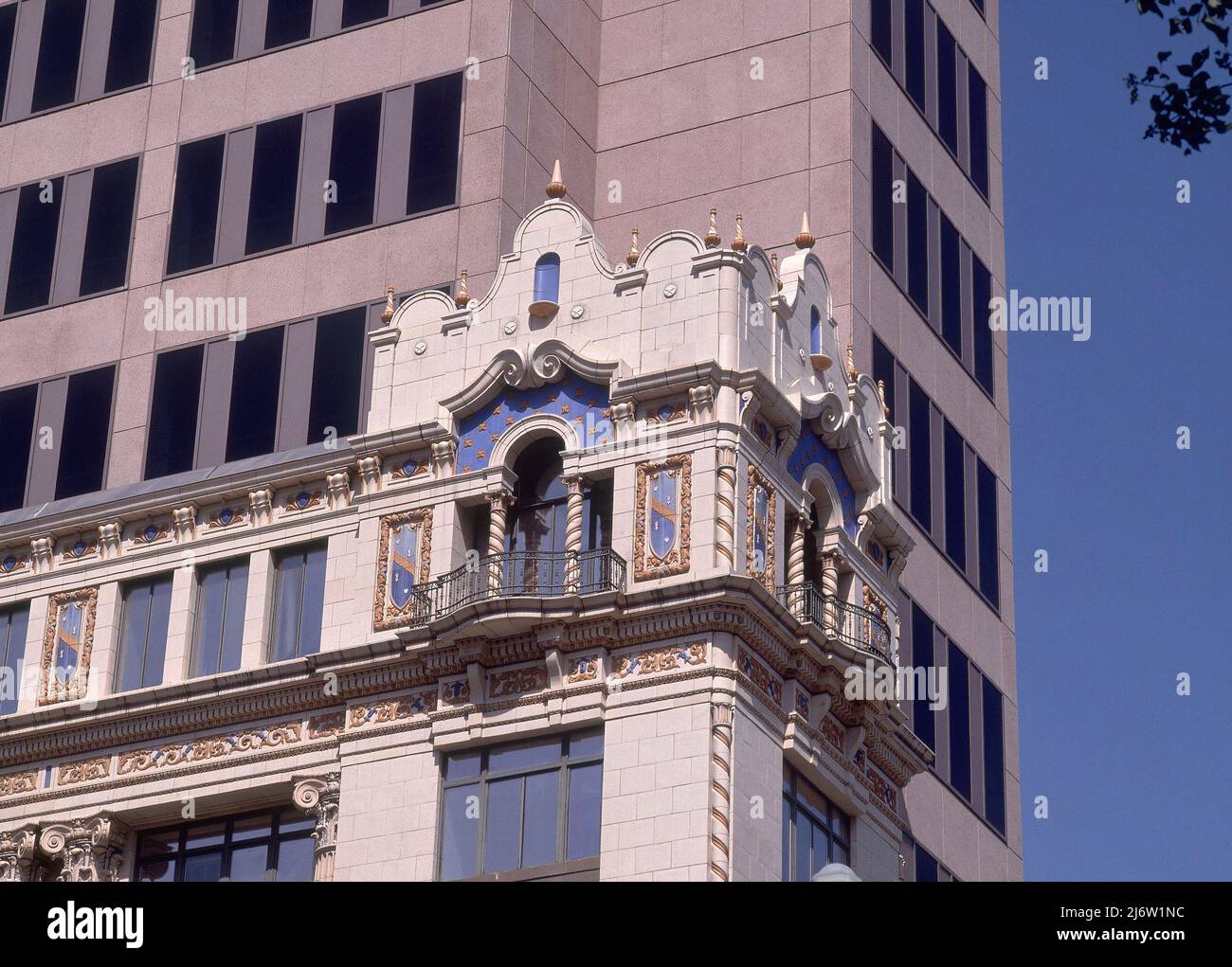 REMATE DE EDIFICIO DE ESTILO ECLECTICO-PRINCIPIOS S XX. Location ...