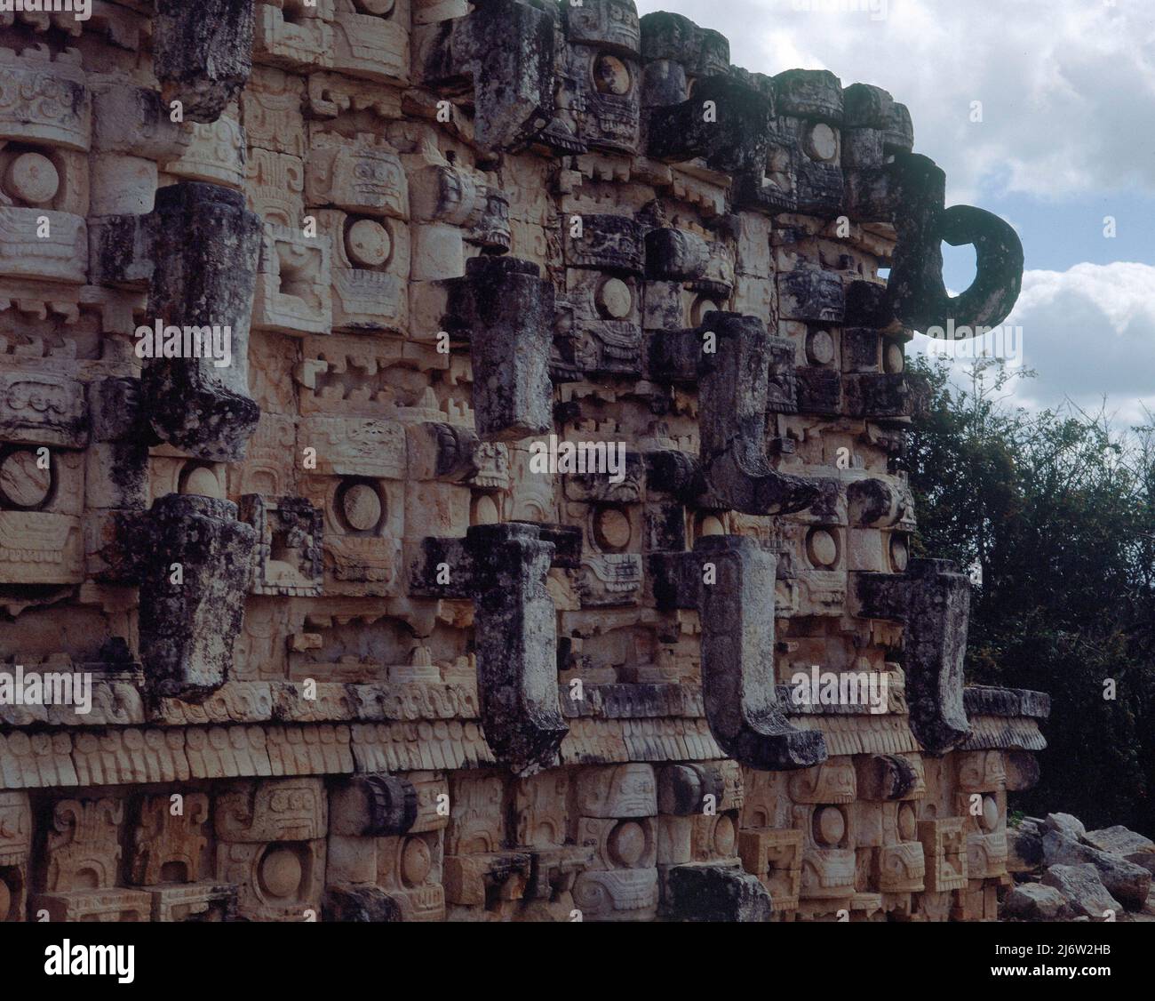 CODZ POOP O PALACIO DE LAS MASCARAS- DETALLE DE LOS MASCARONES DE CHAC ...