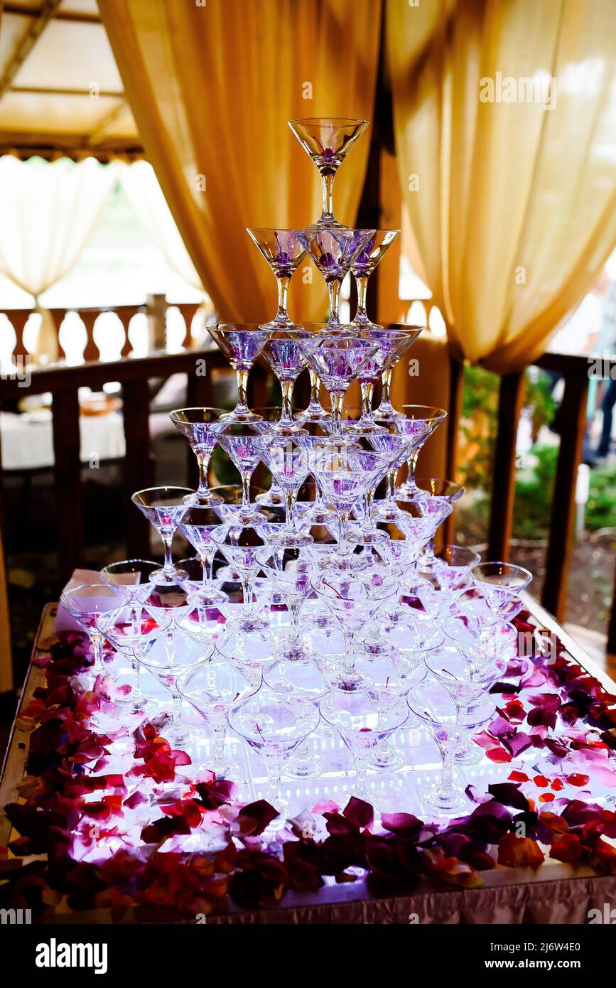 Champagne pyramid pile glasses hi-res stock photography and images - Alamy