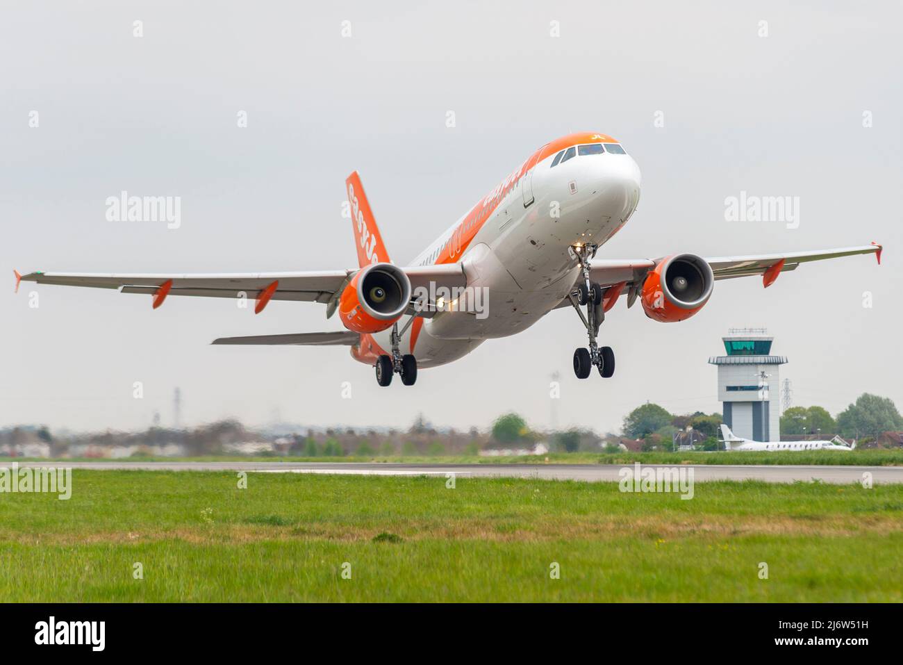 Easyjet jet hi-res stock photography and images - Alamy