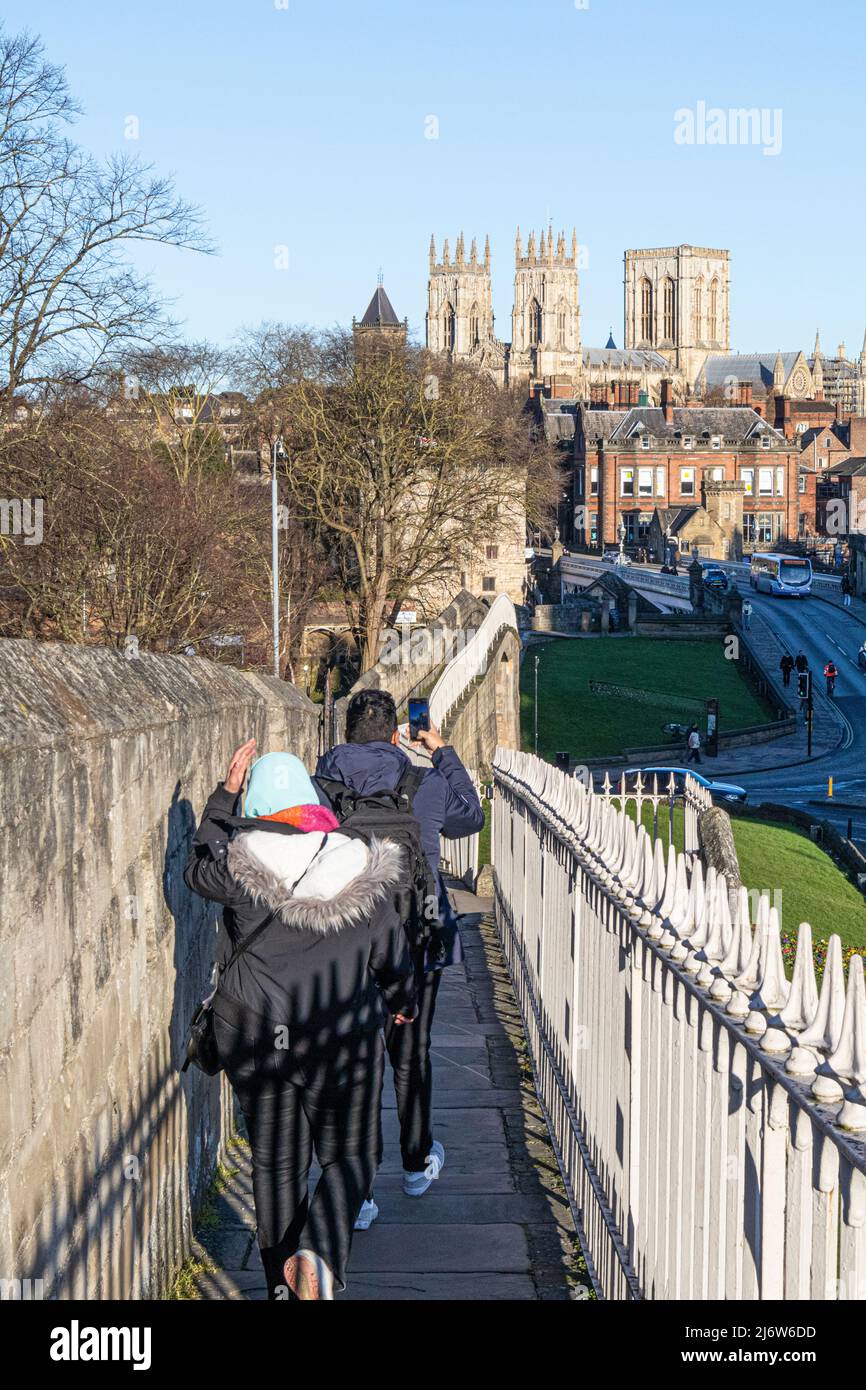 The walkway in winter around the city walls of York, Yorkshire, England ...