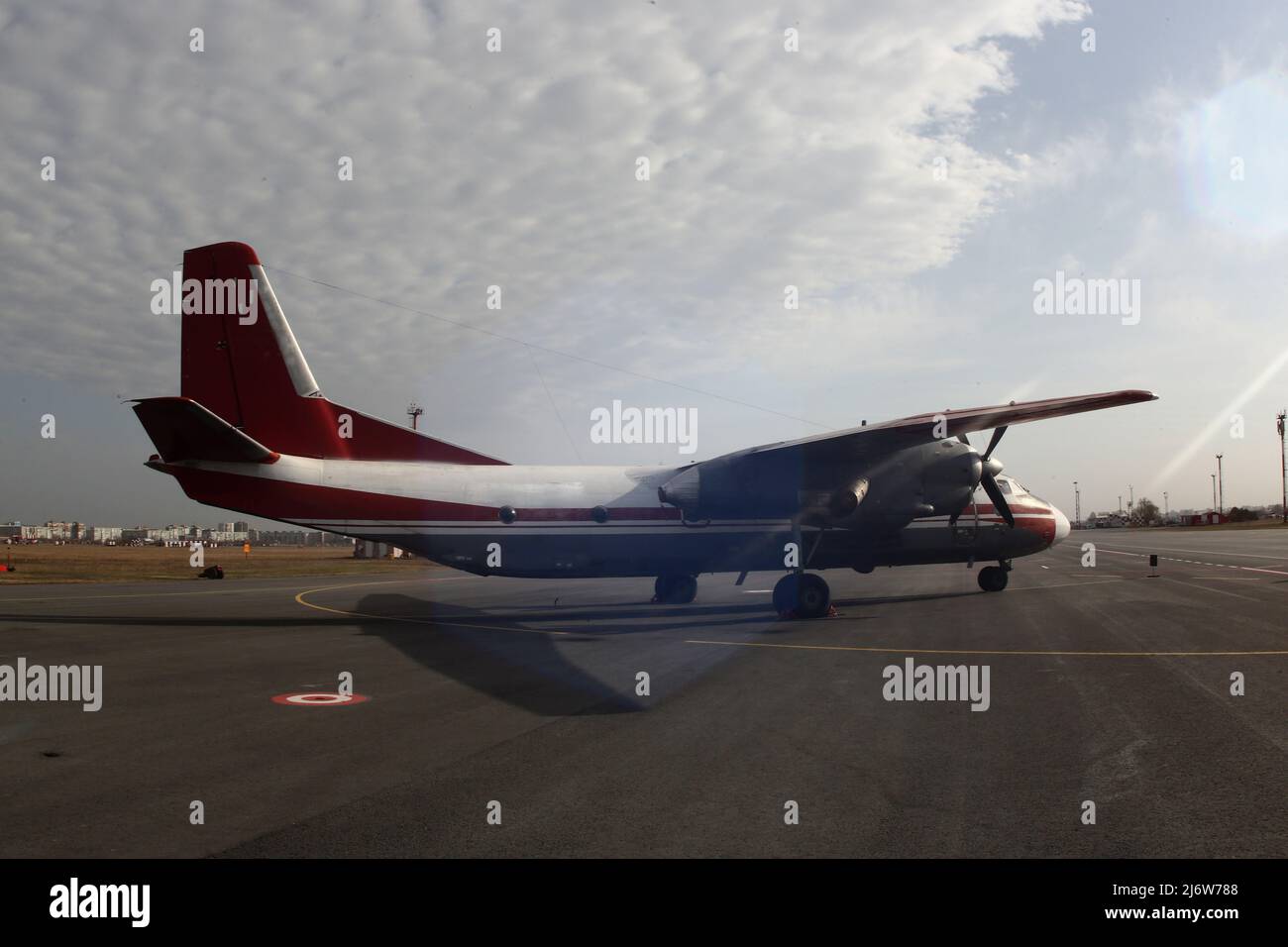 Propelled aircraft airport hi-res stock photography and images - Alamy