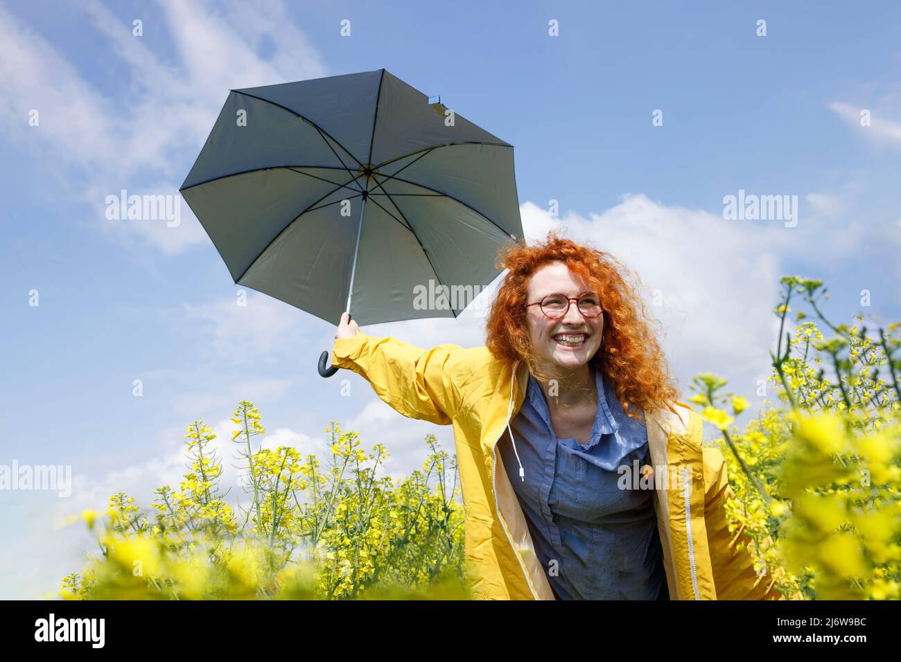 Rainy day woman hi-res stock photography and images - Alamy