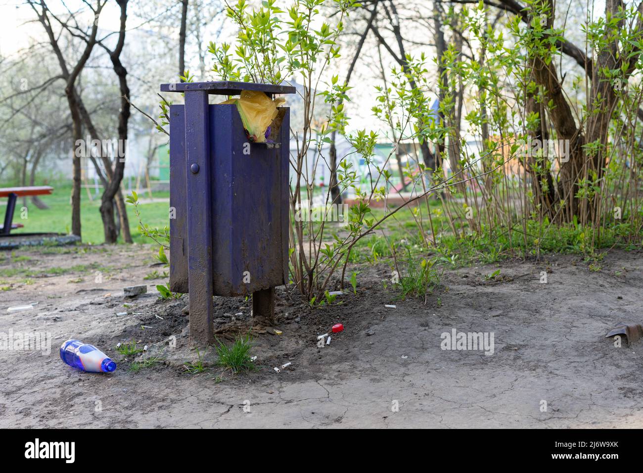 Full trash can hi-res stock photography and images - Alamy