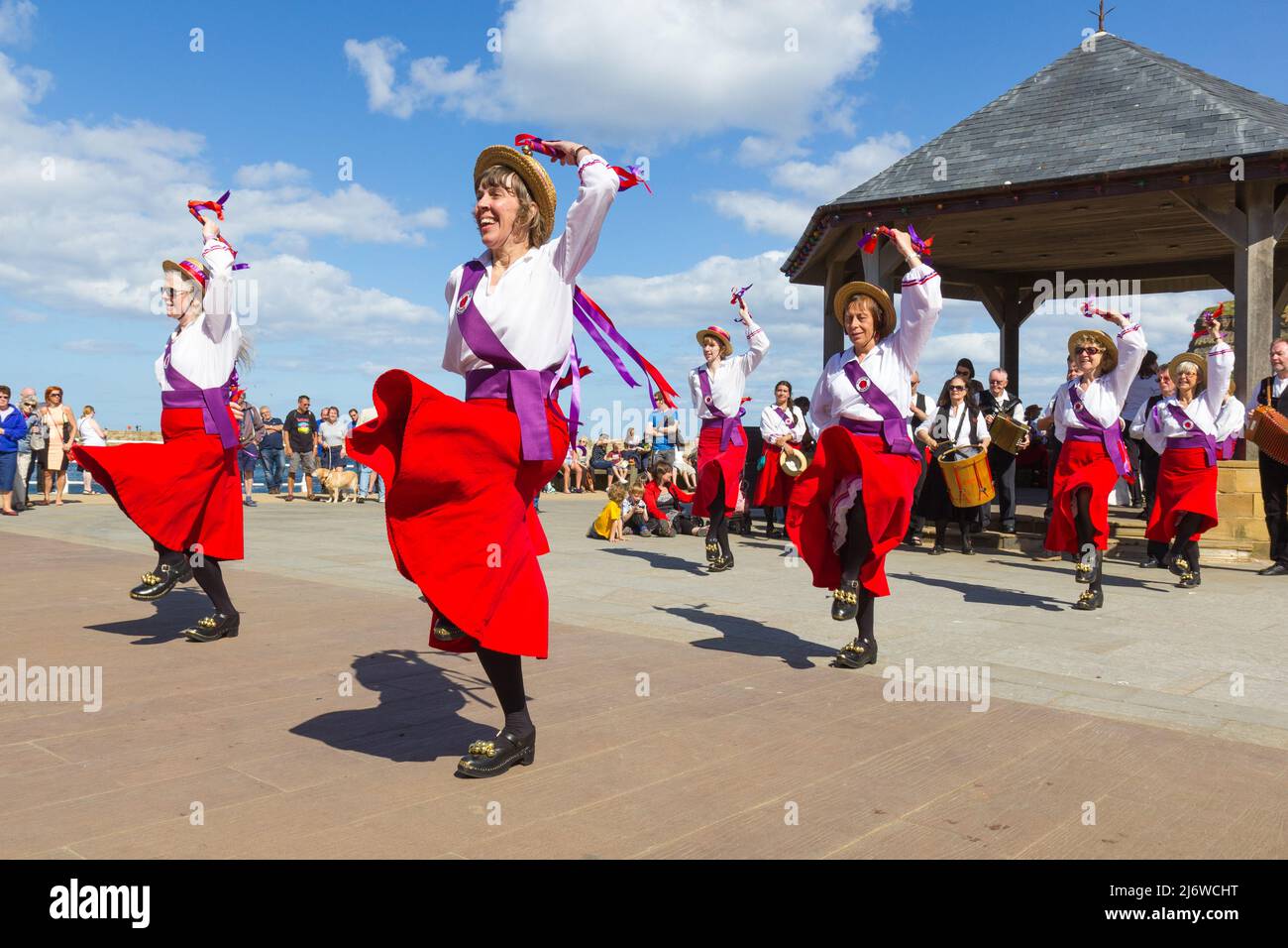 Traditional dancing at Whitby folk week Stock Photo - Alamy