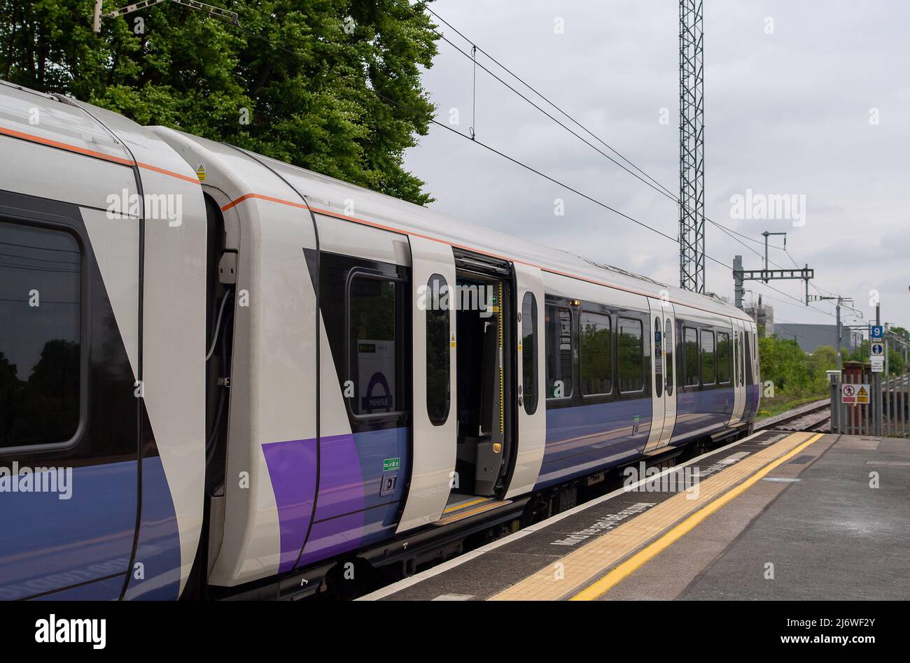 Elizabeth line stations hi-res stock photography and images - Alamy
