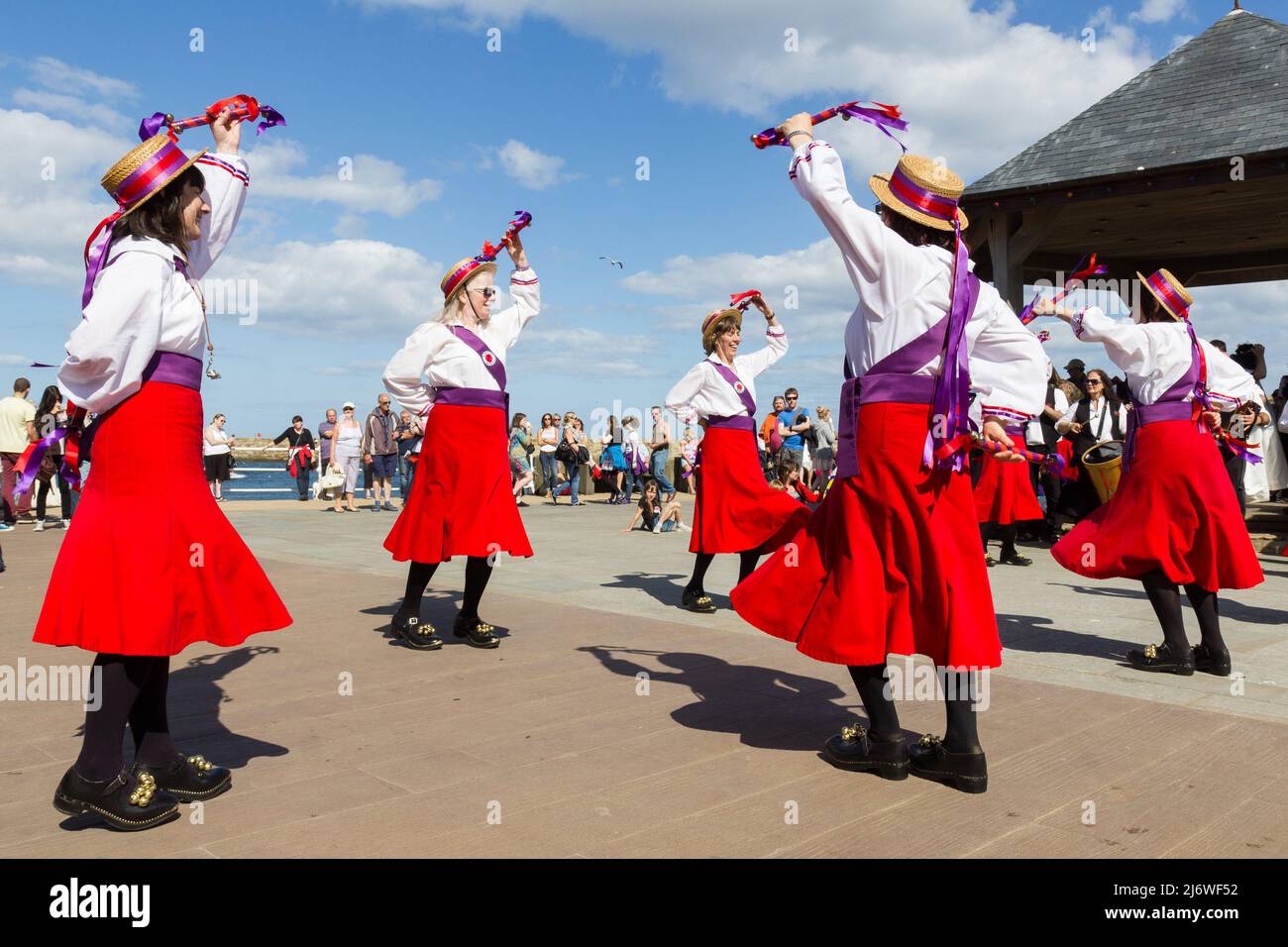 Traditional dancing at Whitby folk week Stock Photo - Alamy