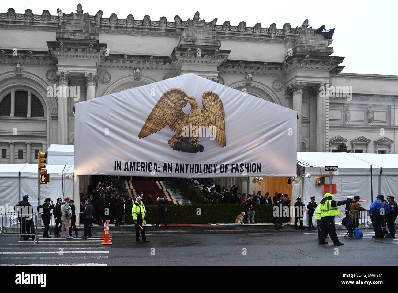 People gather to watch the arrivals at the MET Gala Stock Photo - Alamy