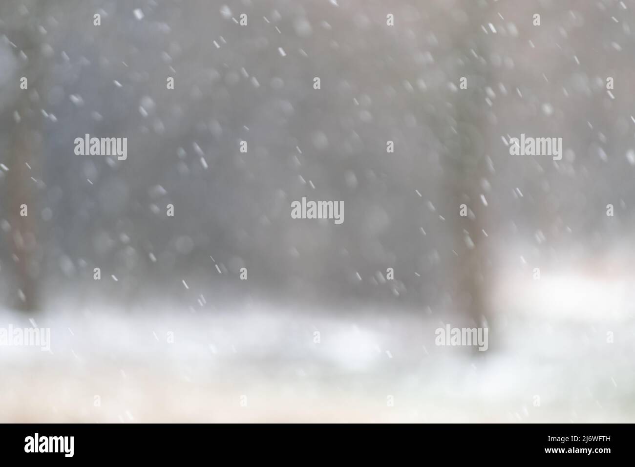 Snow falling bokeh hi-res stock photography and images - Alamy