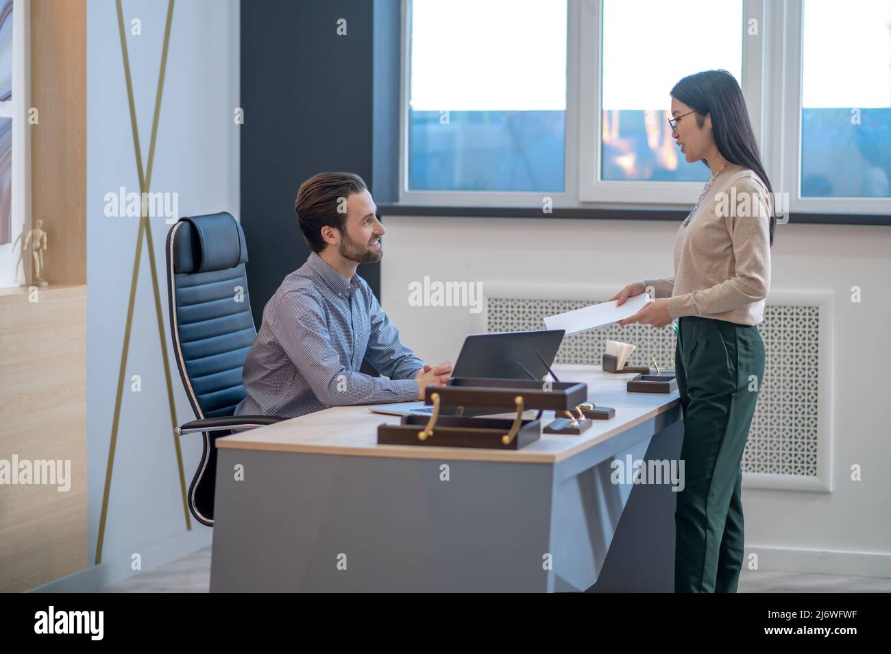 Handing papers hi-res stock photography and images - Alamy