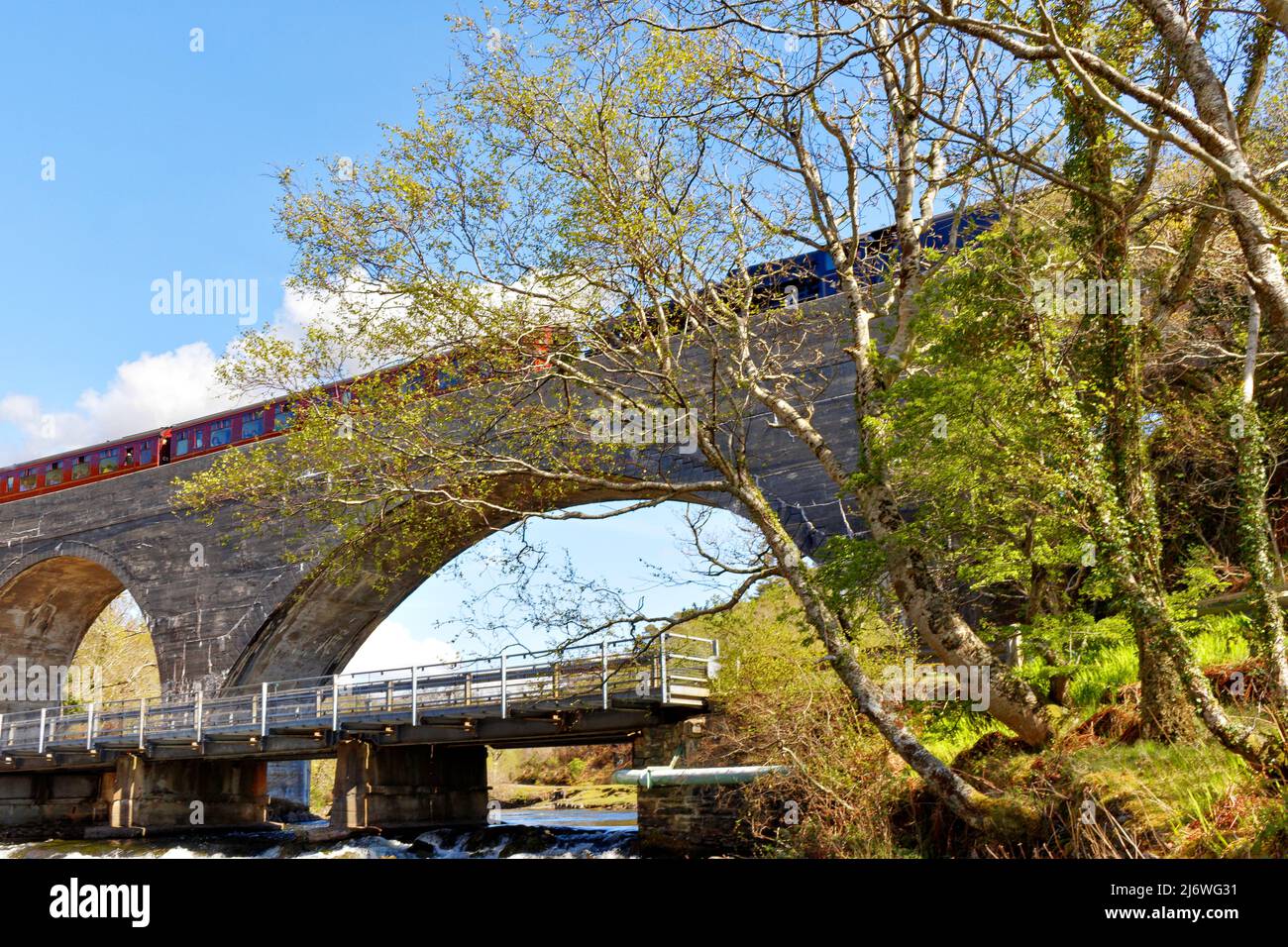 JACOBITE STEAM TRAIN CROSSING THE VIADUCT OVER THE RIVER MORAR IN ...