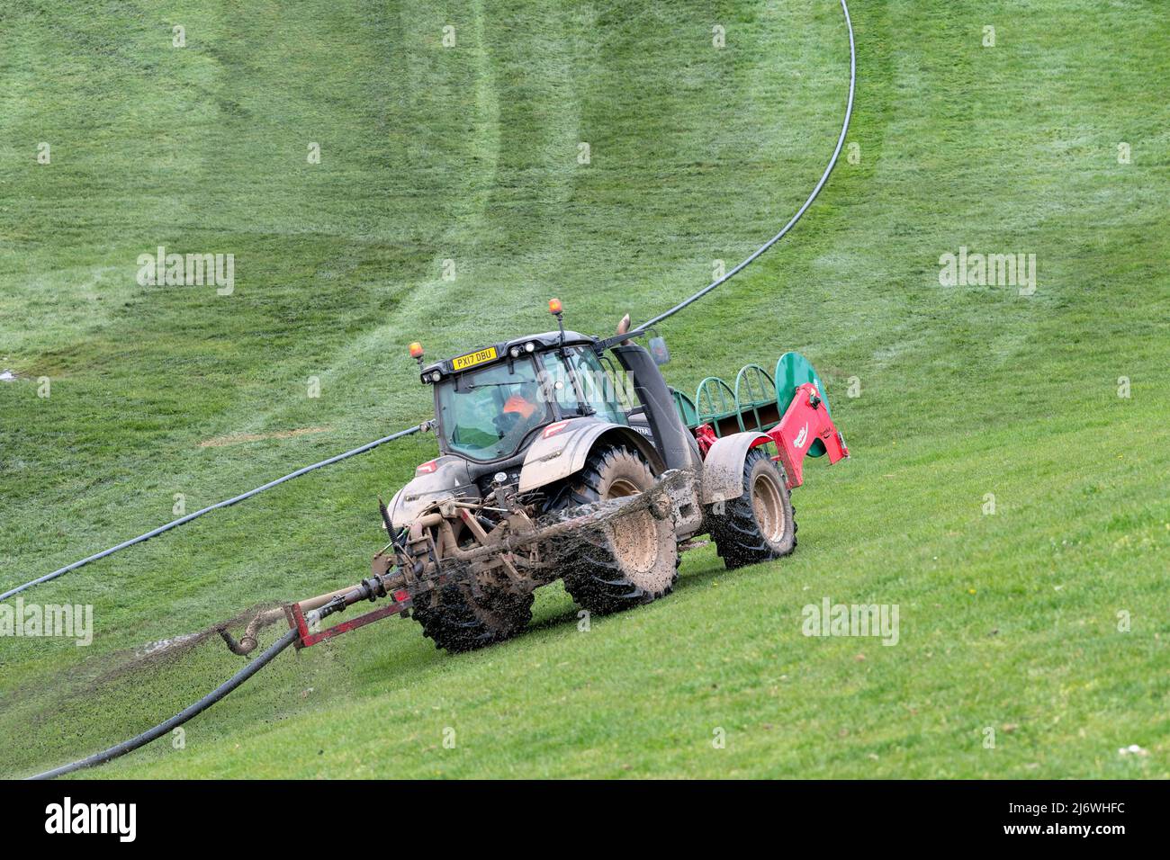 Spreading slurry with a Valtra tractor and an umbilical system on a ...