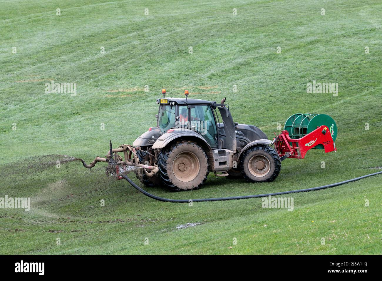Spreading slurry with a Valtra tractor and an umbilical system on a ...