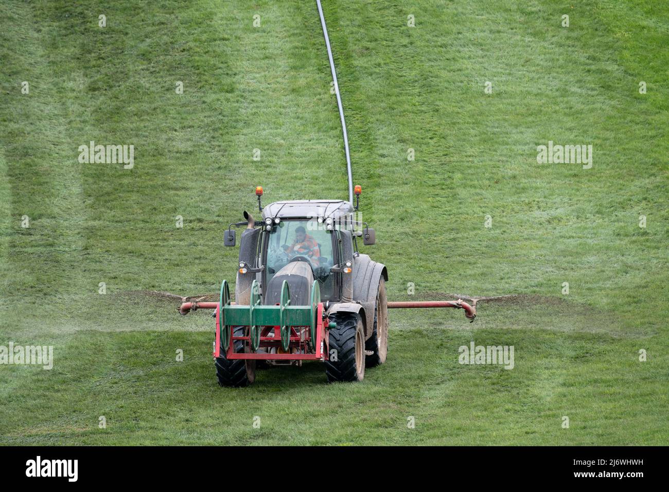 Spreading slurry with a Valtra tractor and an umbilical system on a ...