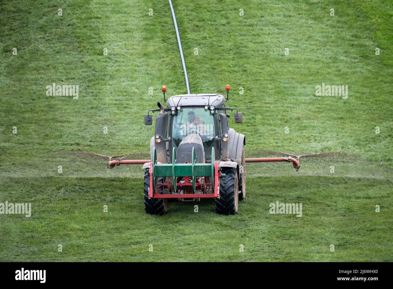 Spreading slurry with a Valtra tractor and an umbilical system on a ...