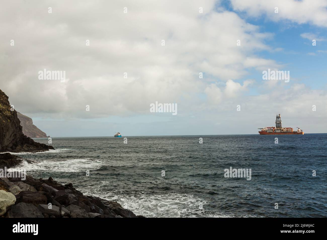 Oil Platform and Tanker in the Sea Stock Photo - Alamy
