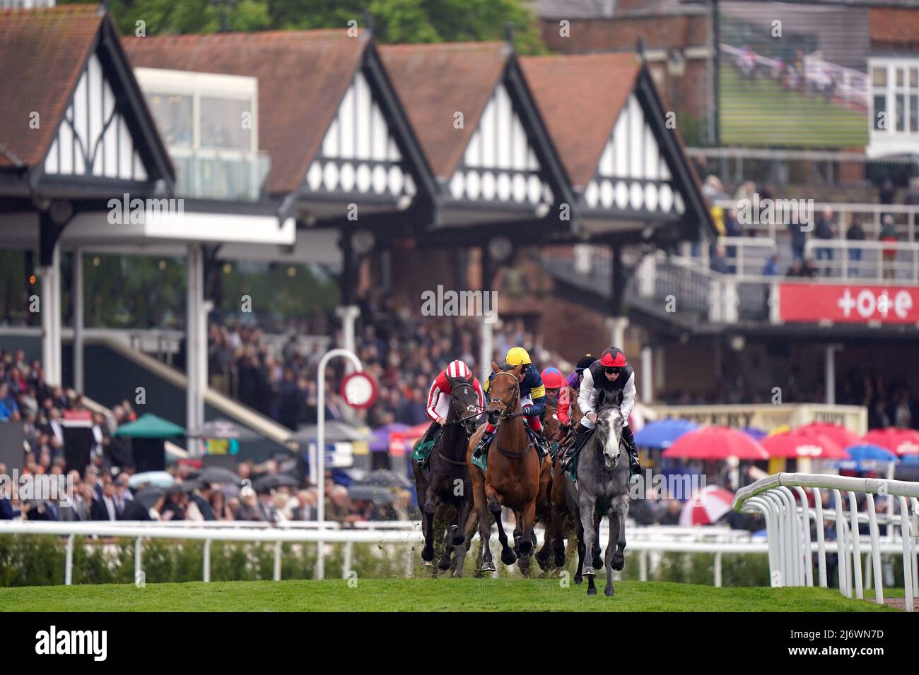 Chester cup 2022 horse racing hi-res stock photography and images - Alamy