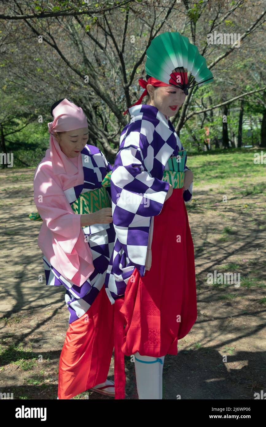 Members of the Japanese Folk Dance institute at the Sakura Matsuri ...
