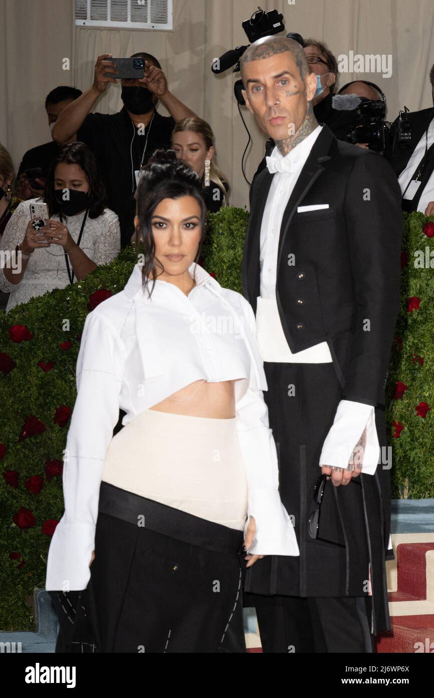 Kourtney Kardashian and Travis Barker attend The 2022 Met Gala ...