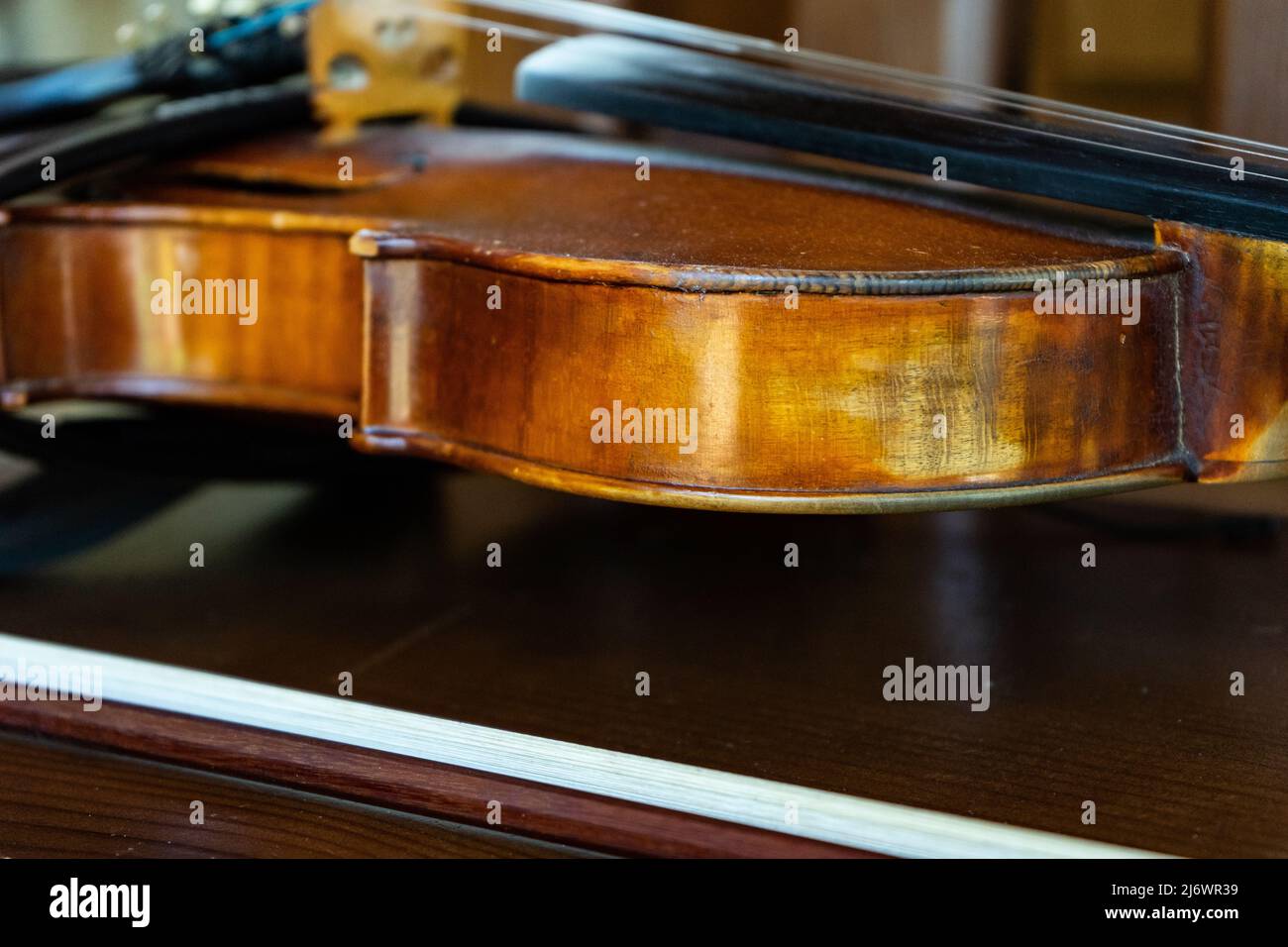 Part of the violin. Side view Stock Photo - Alamy