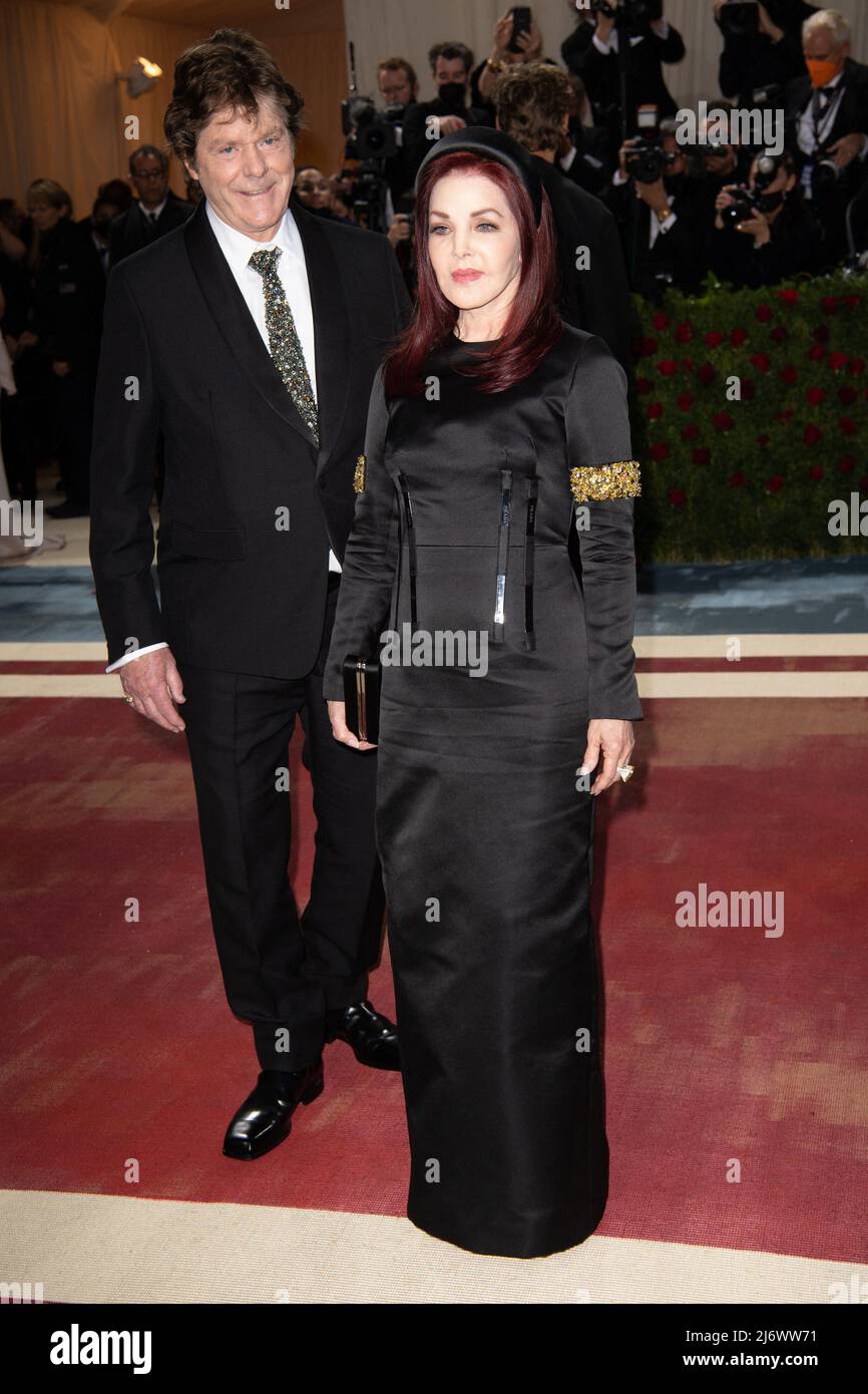 Jerry Schilling and Priscilla Presley attend The 2022 Met Gala ...