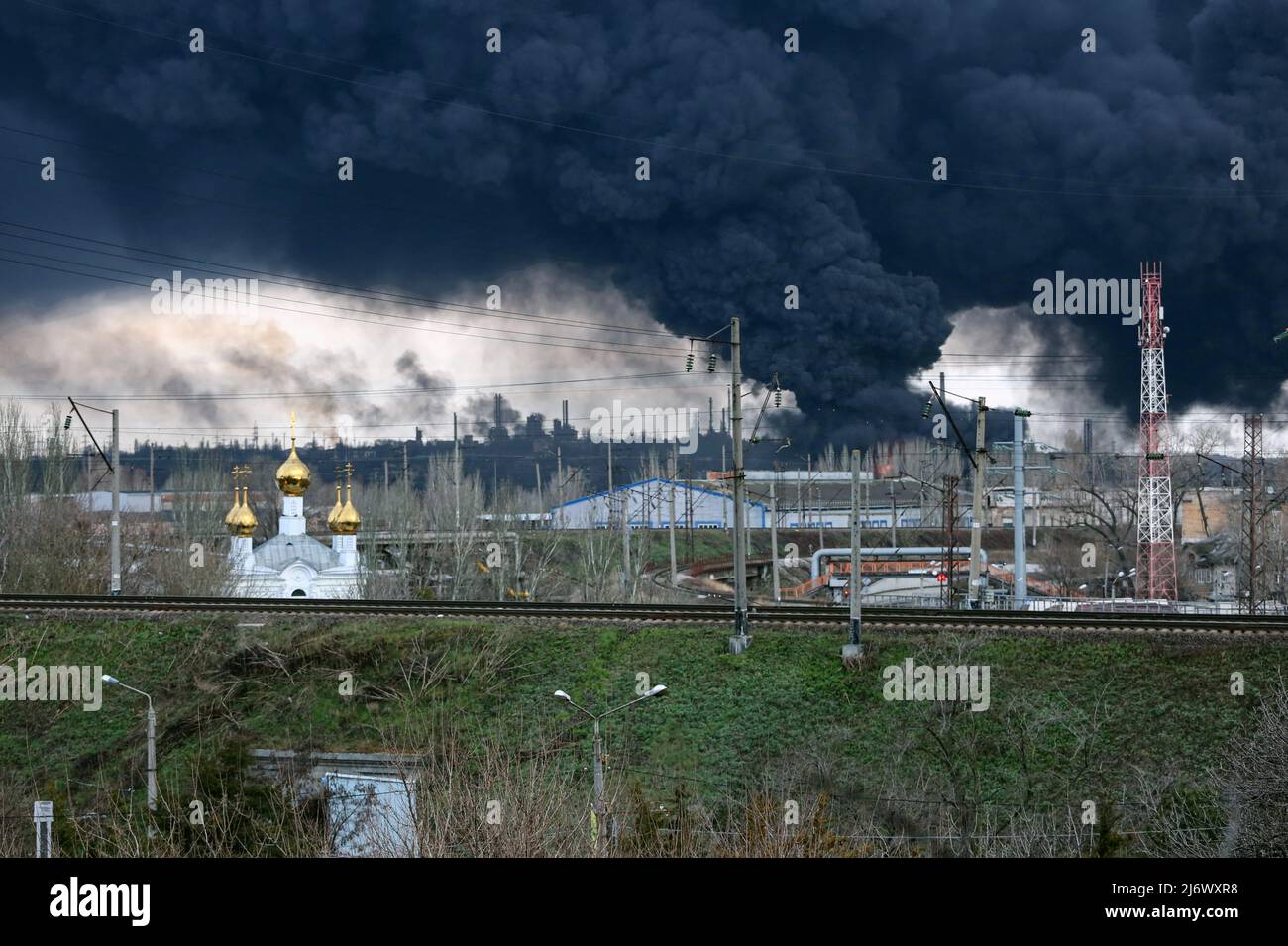 Ukraine russia 2022 explosion smoke hi-res stock photography and images ...