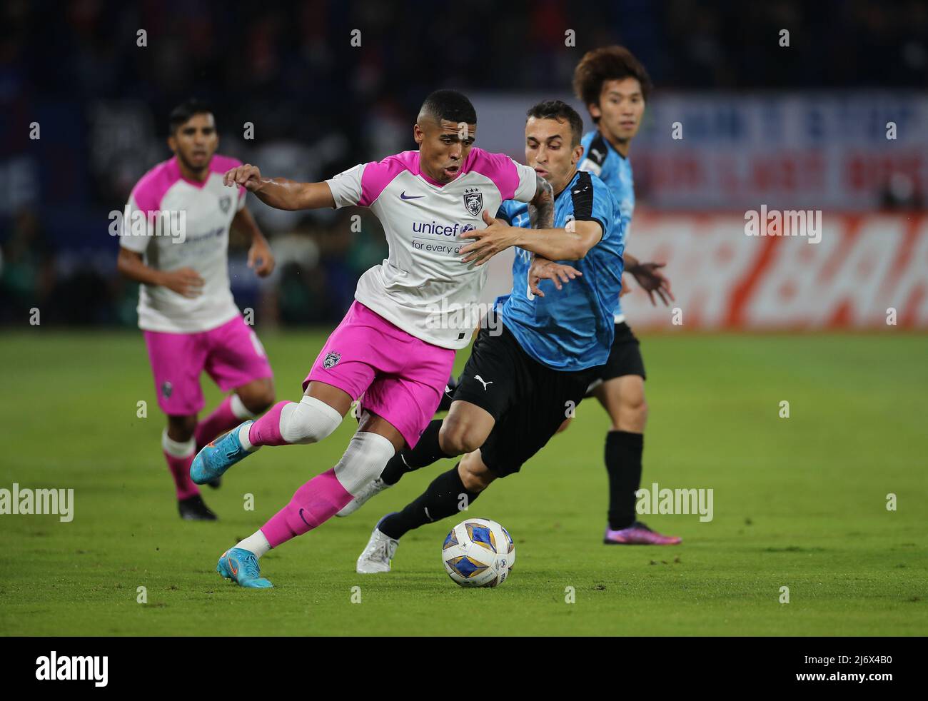 Bergson da Silva of Johor Darul Ta'zim (L) and Joao Schmidt of Kawasaki ...