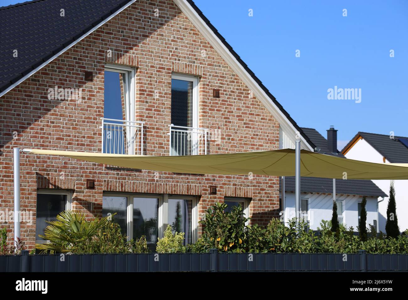 Shade cloth hi-res stock photography and images - Alamy