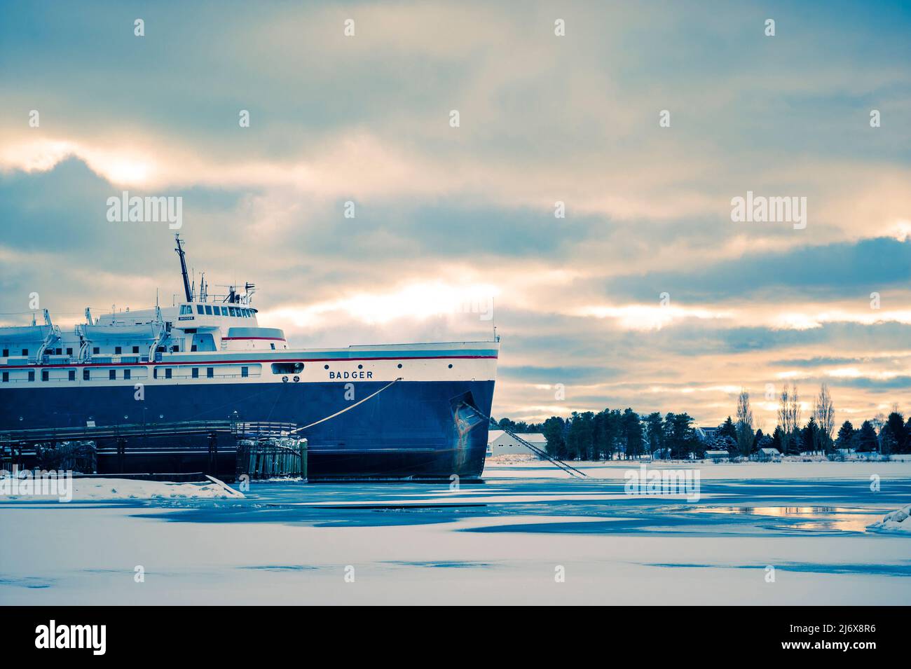 Ss majestic ship hi-res stock photography and images - Alamy