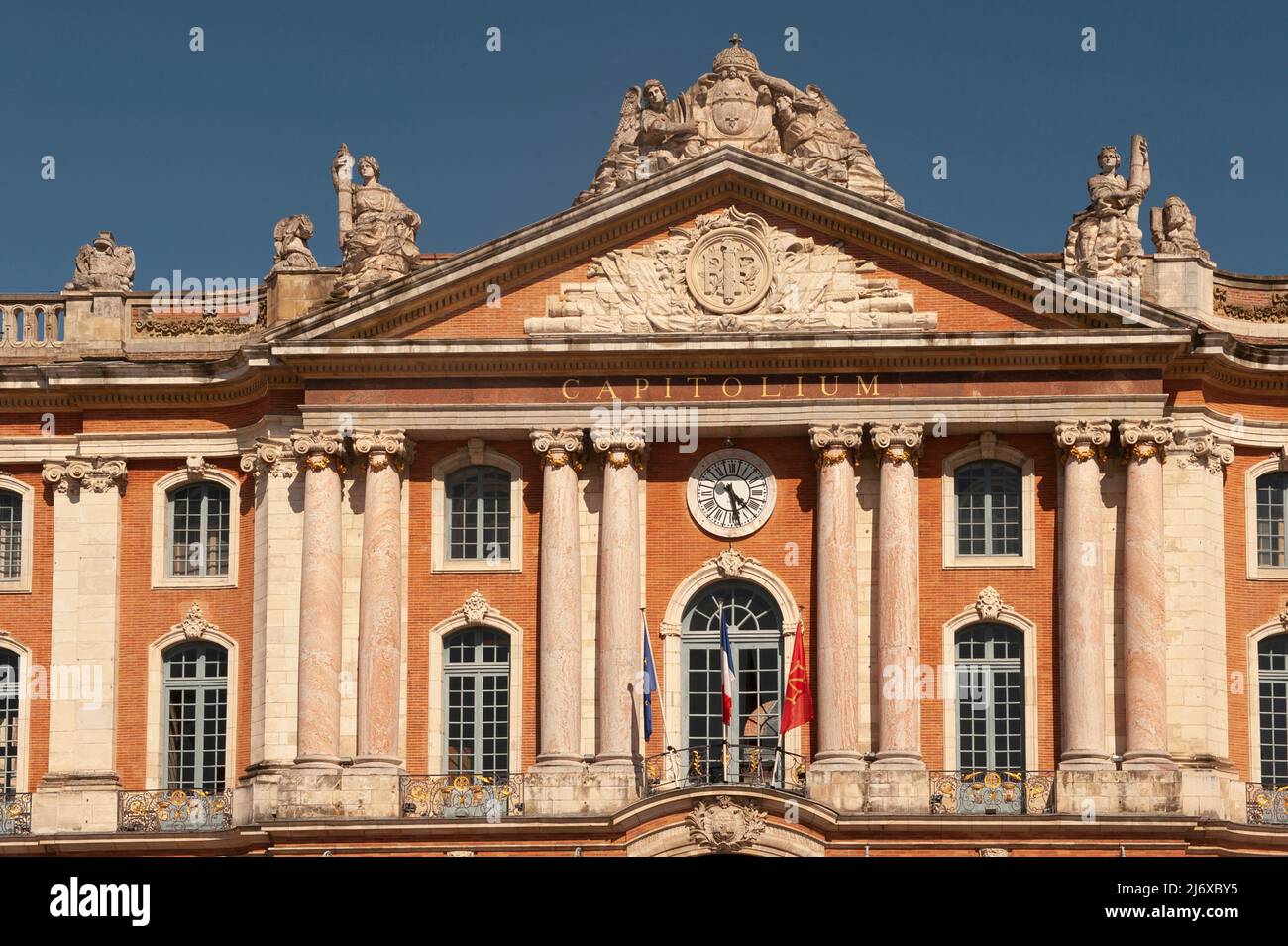 The place du Capitole with the cross Croix du Languedoc and the facade ...